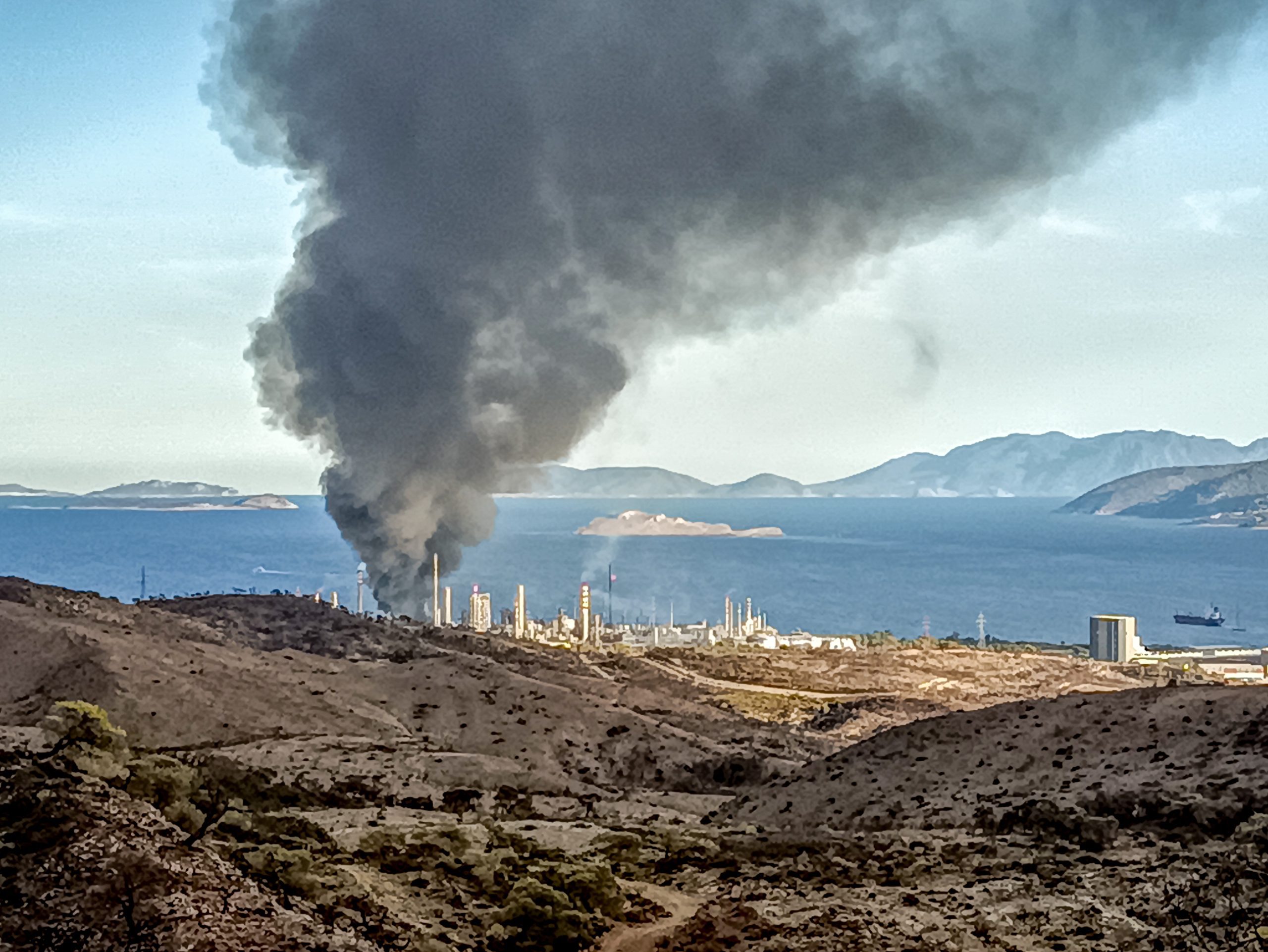 The fire at Motor Oil has been extinguished – Three injured - FYI